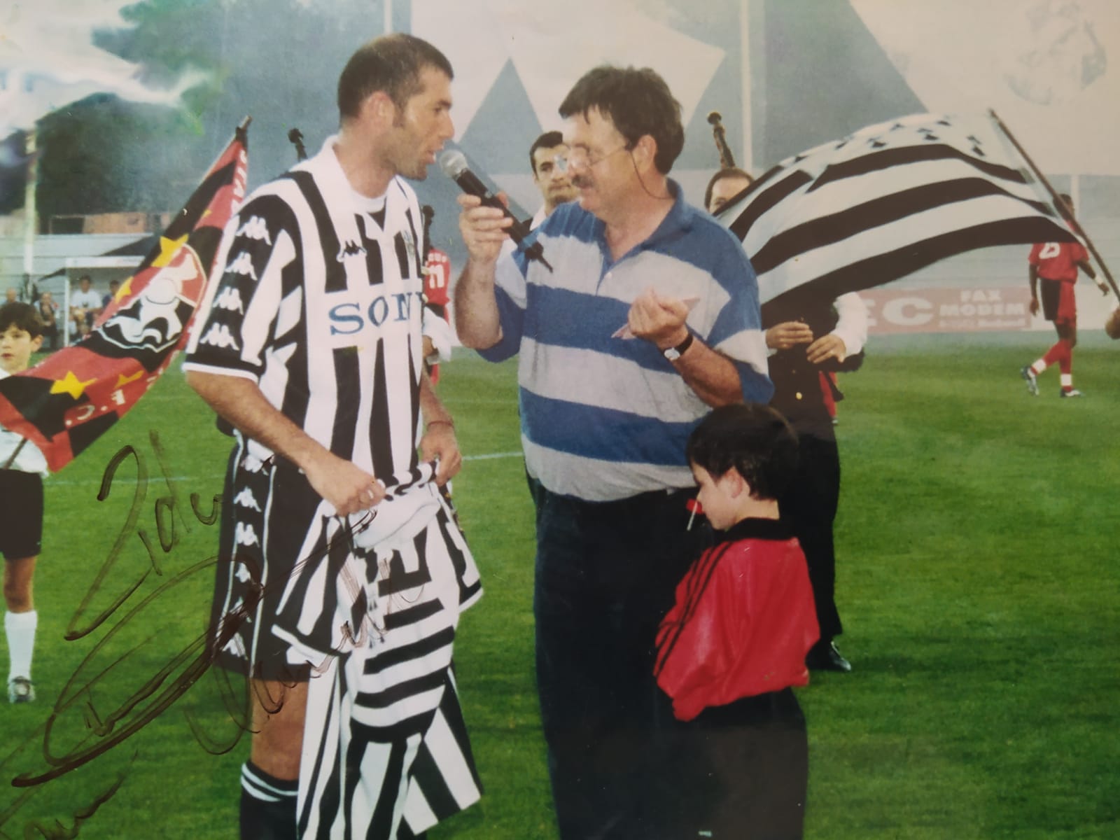 Claude Dratel, le speaker était aussi chanteur ! - Foot amateur